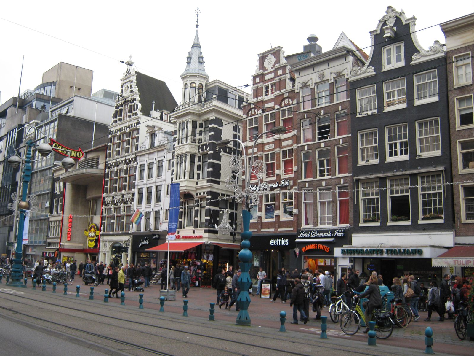 Амстердам в стиле ретро... Причем, ретро здесь и фотографии, и музыка, и цветовая палитра...