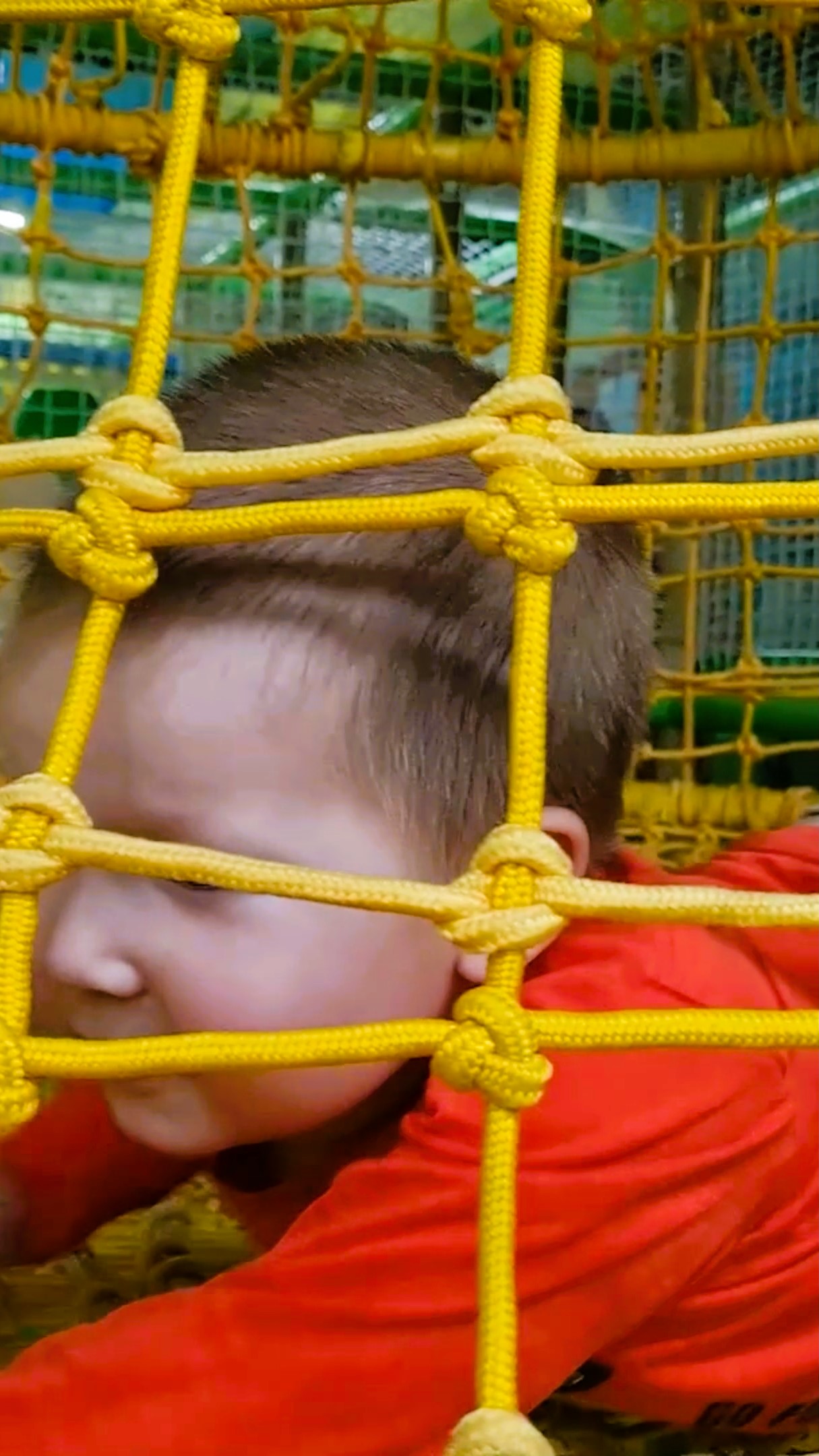 Лабиринт ребенок ползает