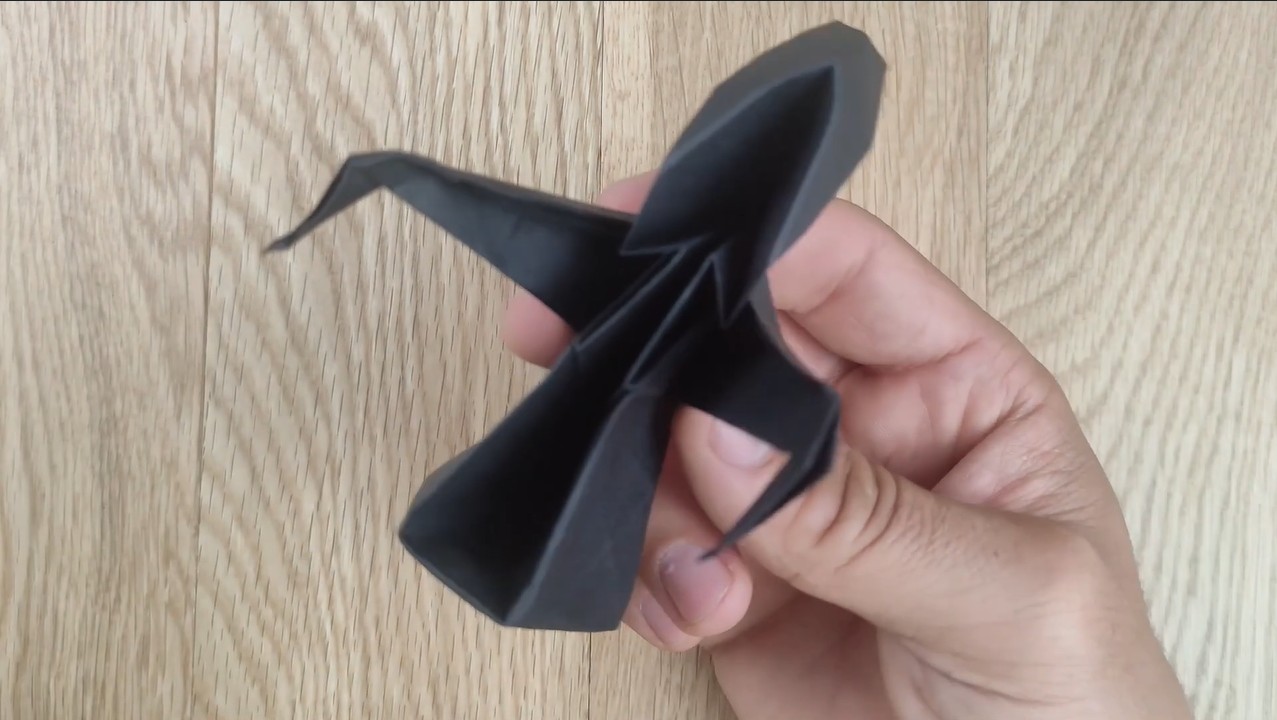 Оригами призрак из бумаги