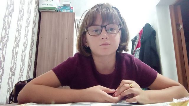 распаковываю конфеты