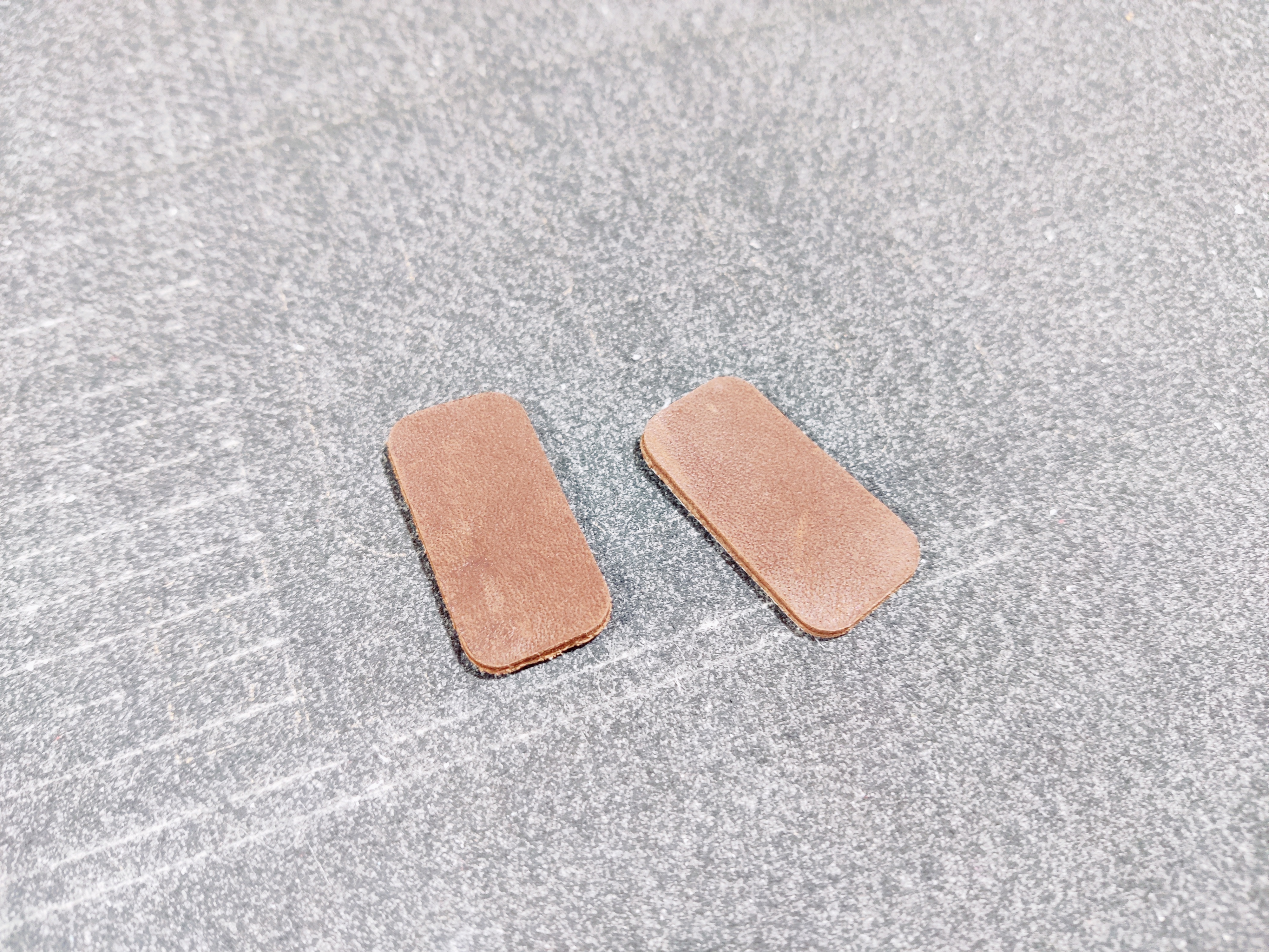 Раскрой натуральной кожи на планшетном плоттере