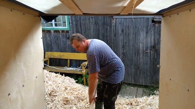 Стружка подвезена и ждёт своего часа ! Где хранится летом снег_ Shavings for arbolite. (1).mp4