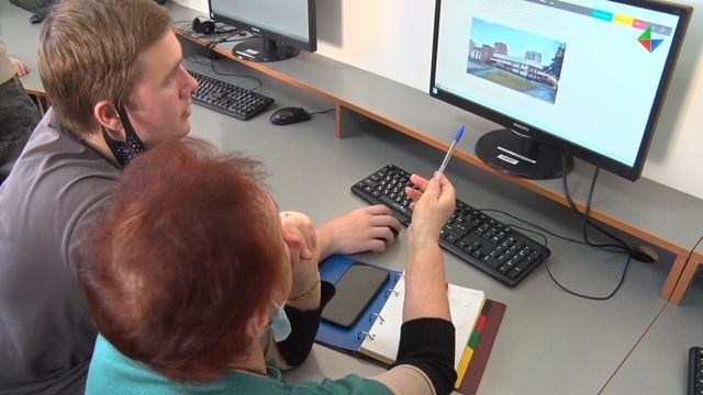 «Серебряный возраст – всё впереди»: пенсионеры учатся пользоваться порталом Госуслуг