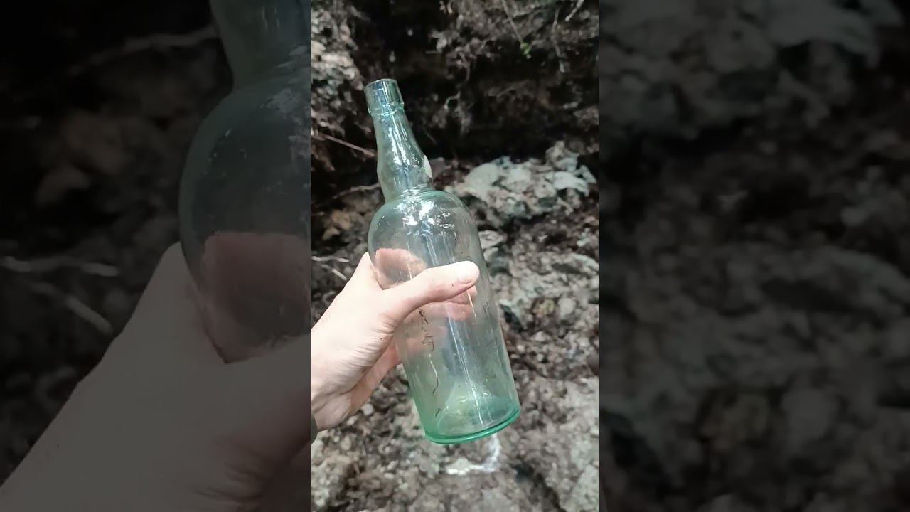 Попалась в блиндаже интересная бутылка. Из-под чего она? Коп по войне. #война #история #коп #shorts
