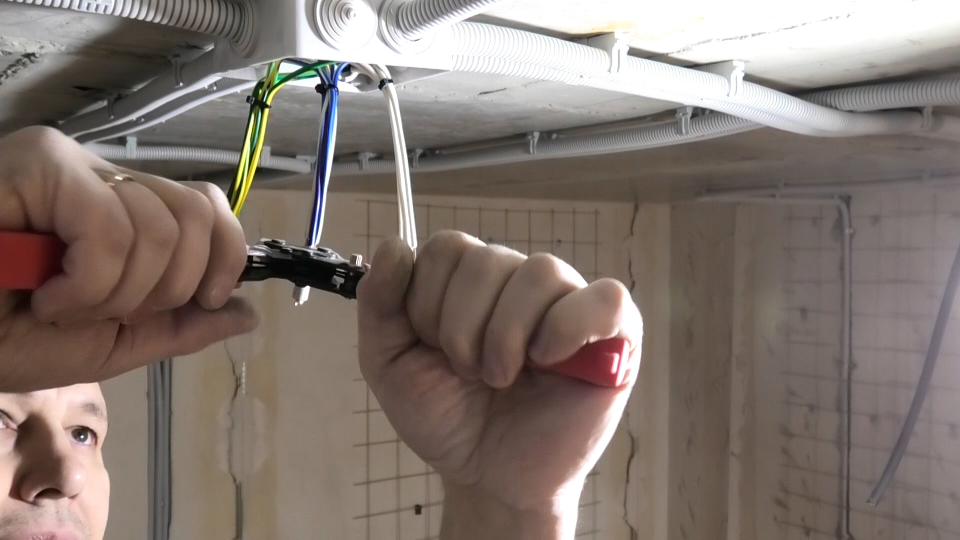 Надёжное соединение проводов.