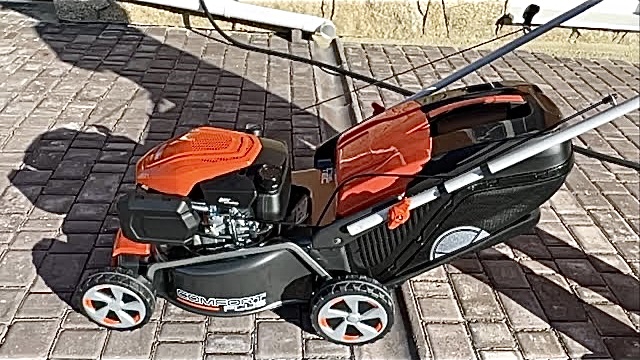 Долгожданные дожди. Приехали помощники. Новая газонокосилка.