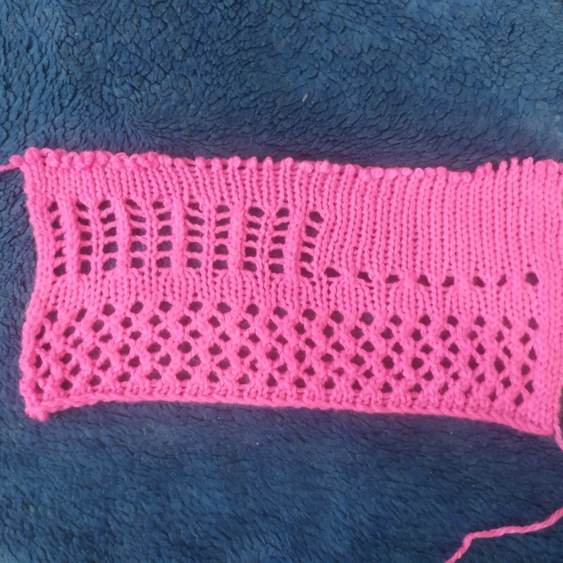 СЕТОЧКА И АЖУРНЫЕ ДОРОЖКИ, СВЯЗАННЫЕ  НА МАШИНЕ.