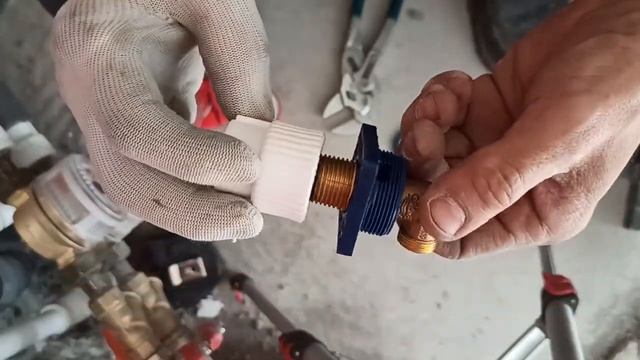 Как стать сантехником. Монтаж инсталляции и подвесного унитаза..mp4