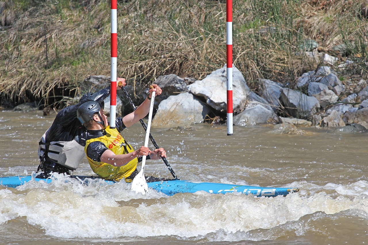 Уже сильней теченья бег