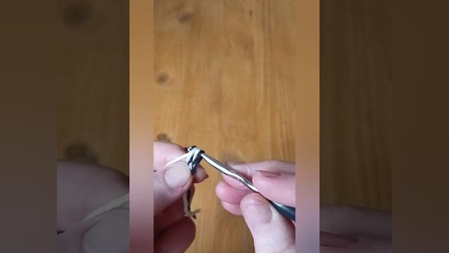 Вяжем крючком. Двухцветный шнур.