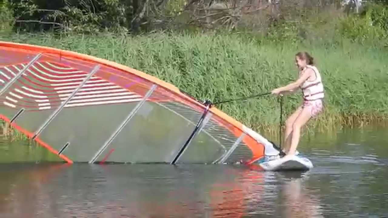 Подъём паруса из воды