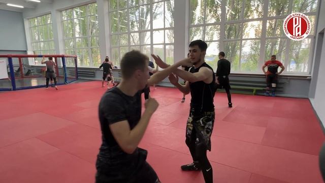 В клубе «Ратник» прошёл мастер-класс по ММА с Ф.Дурымановым (апрель 2023).