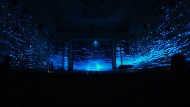 Мультимедийный_голографический_перформанс