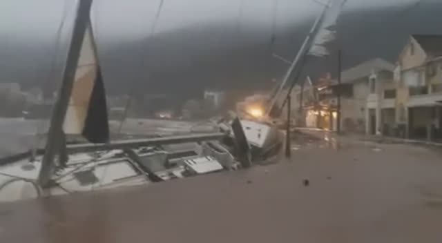 Аварийные ситуации - Стоянка - Шторм в Кефалонии