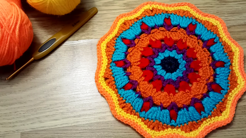 Круглая САЛФЕТКА - мандала крючком. Вяжем яркую салфетку, меняем цвет каждый ряд
