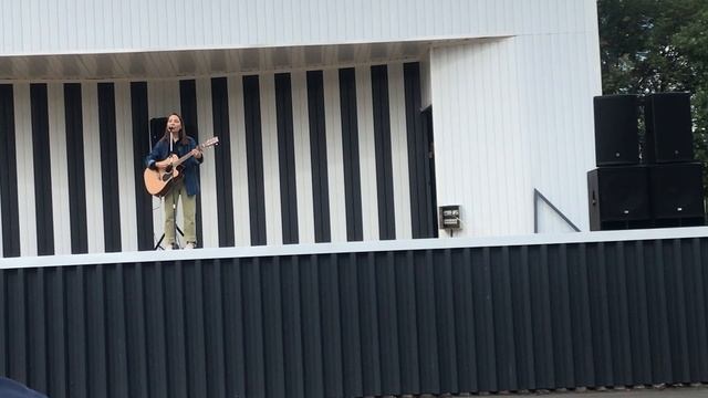 Как играет на гитаре преподавать музыкальной школы из Уфы