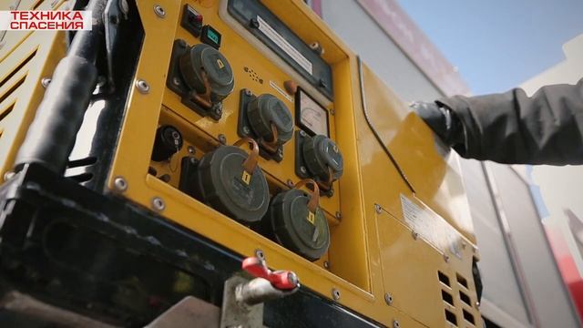 Техника спасения: Пожарная автоцистерна с коленчатым подъёмником АЦКП