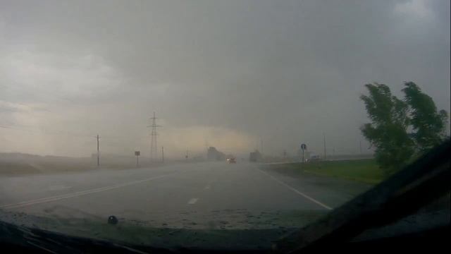 Попали в самый центр урагана. Жесть!