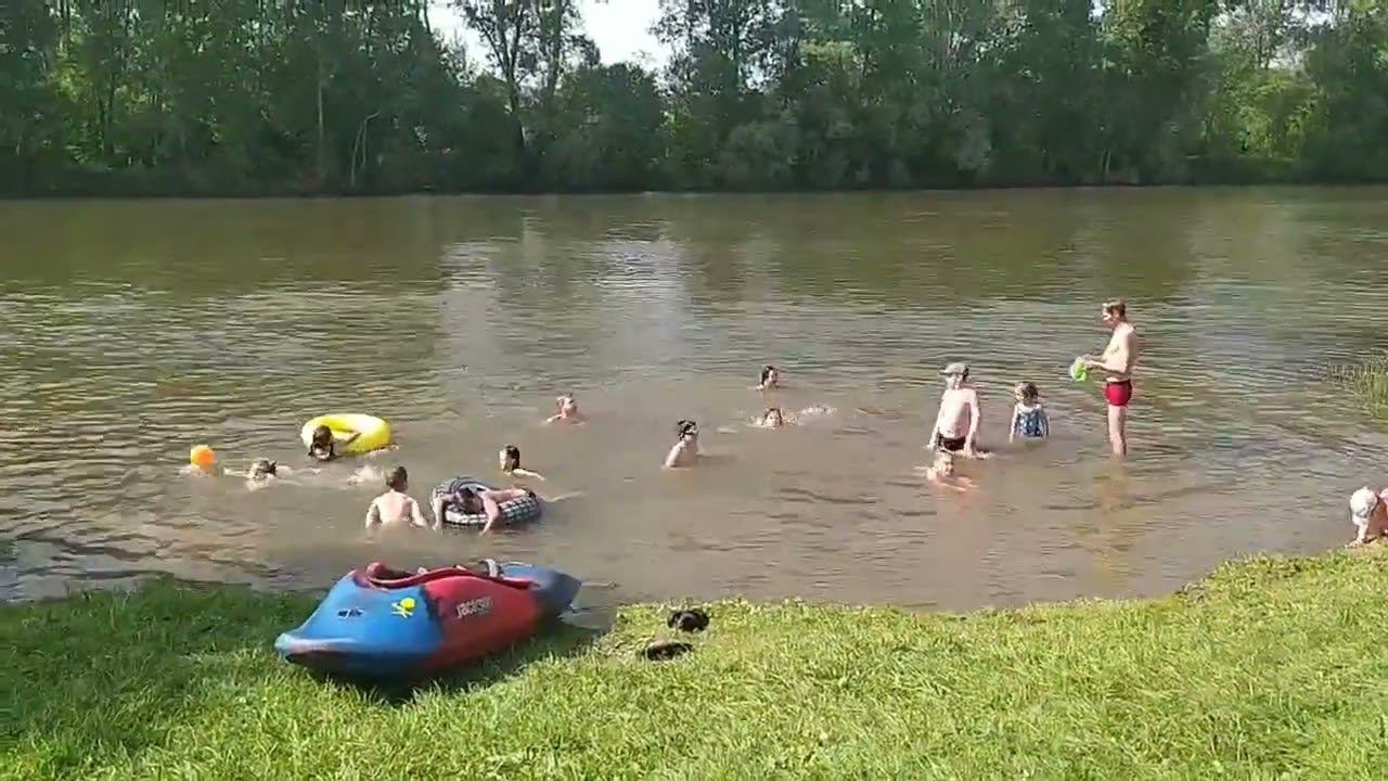 Село Безруково. Уже купаются. 04.06.2023.