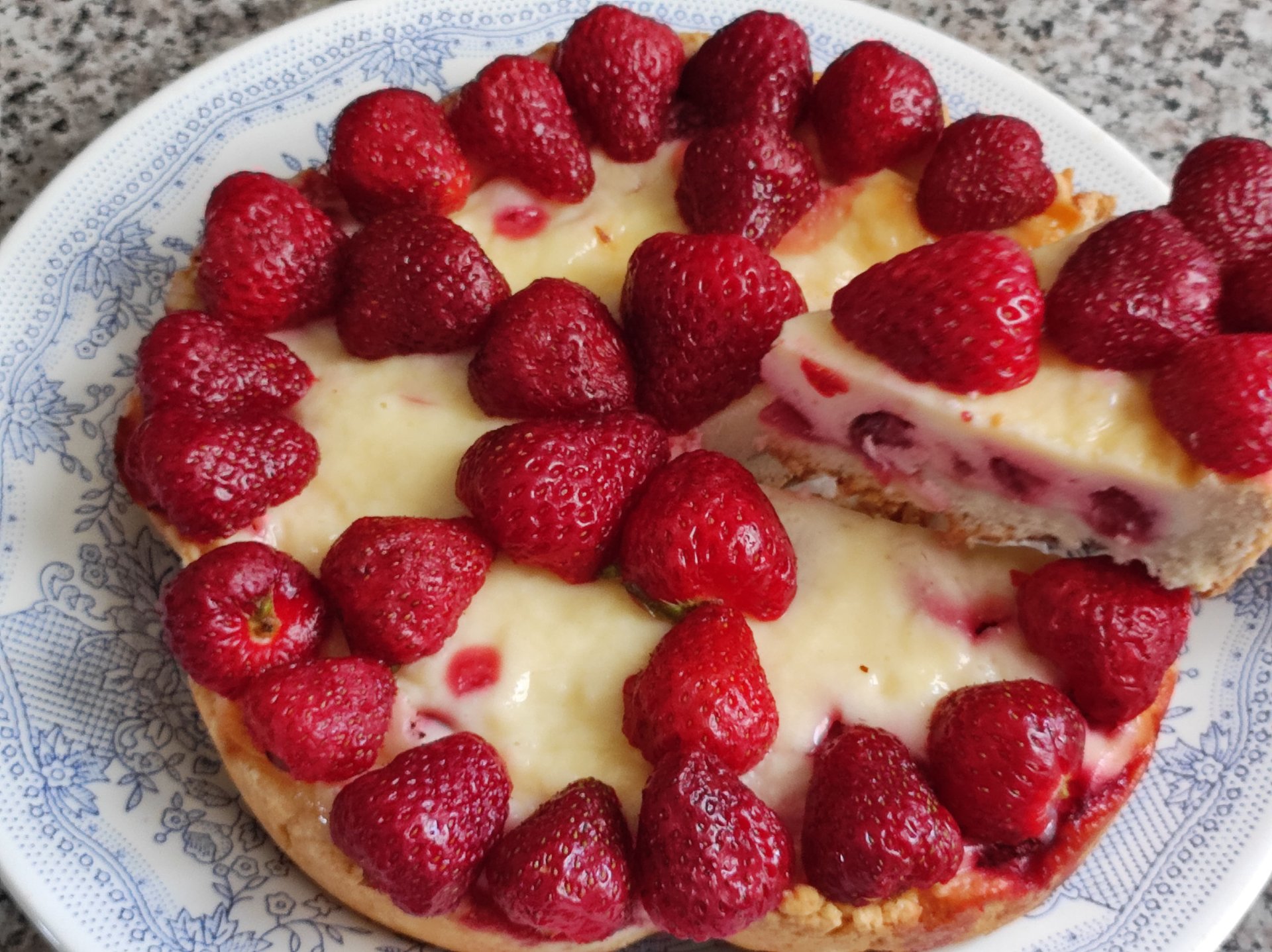 СУПЕР КУХНЯ! Восторг! Клубничный торт! Сладкая выпечка в домашних условиях! Простой видео рецепт.