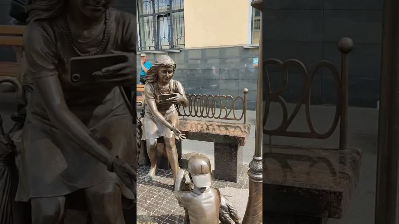 Памятник коту-блогеру. Московский вокзал. Санкт- Петербург