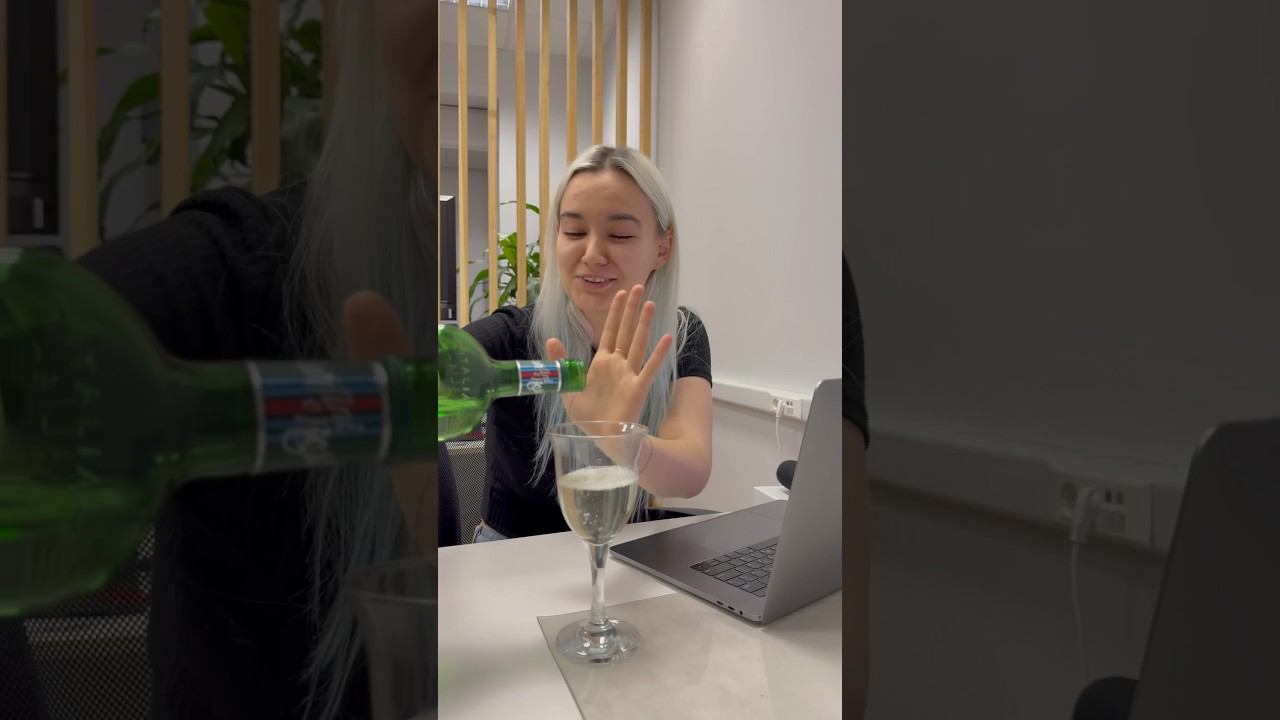 КЛЕБЕН | 5 минут до конца рабочего дня  #тренды #поклейкаобоев #юмор