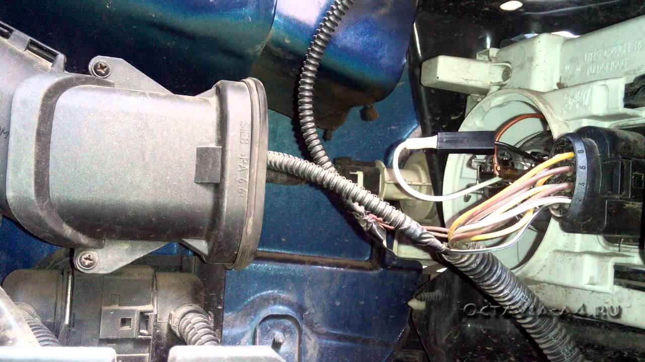 Замена лампочек в фарах Шкода Октавия Тур