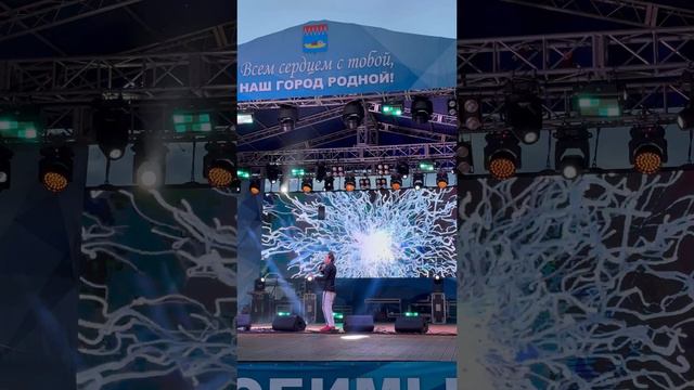 День города Свирска, поет Артем Каторгин.