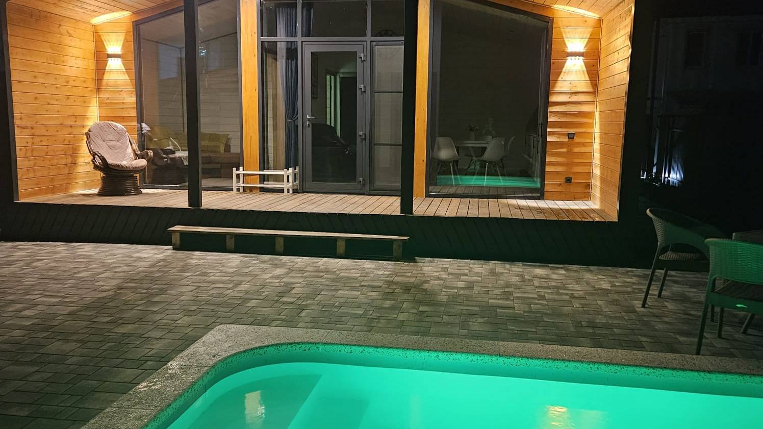 Барнхаус с подогреваемым бассейном в Витязево