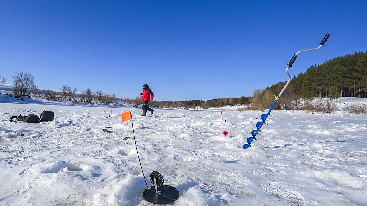 РАССТАВИЛ жерлицы на ОМУТЕ малой реки и ПОНЕСЛОСЬ! Рыбалка зимой на щуку