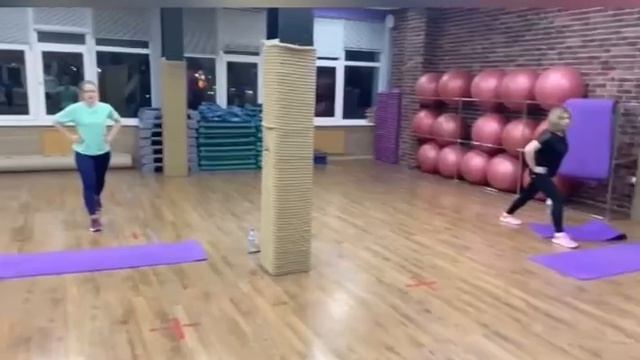 Групповые тренировки. Сплит приседания