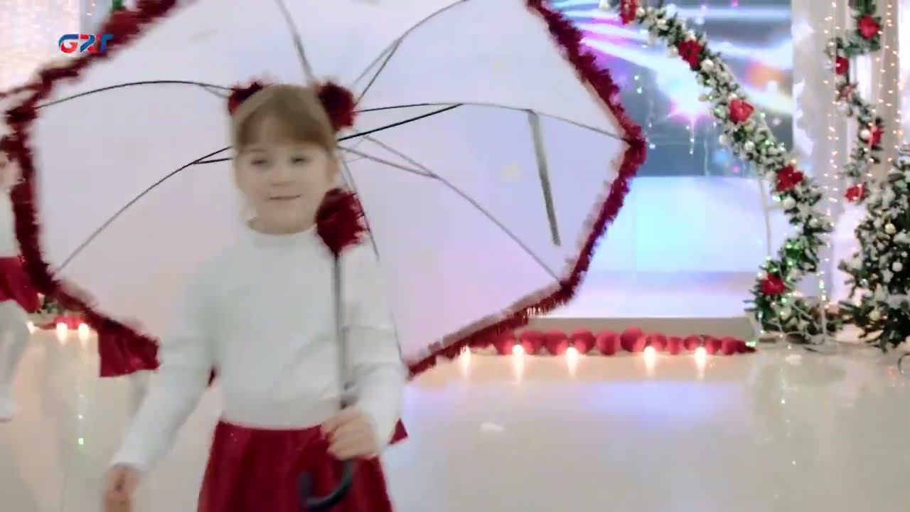 Танец с зонтиками для малышей - под красивую французскую песню (Новый Год в Гагаузии)