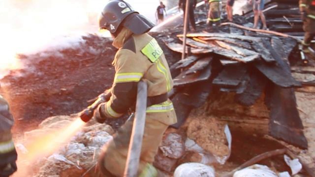 Пожар на складе пиломатериалов