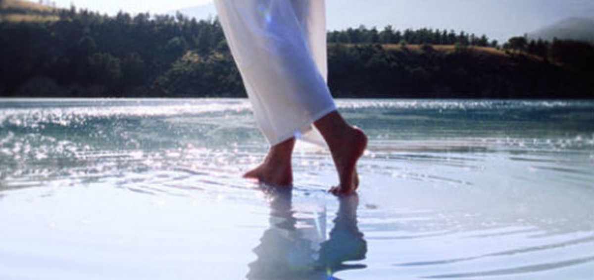 Больно… быть лишнею в чьей-то судьбе… Автор текста Марина Есенина. Стихи о жизни.