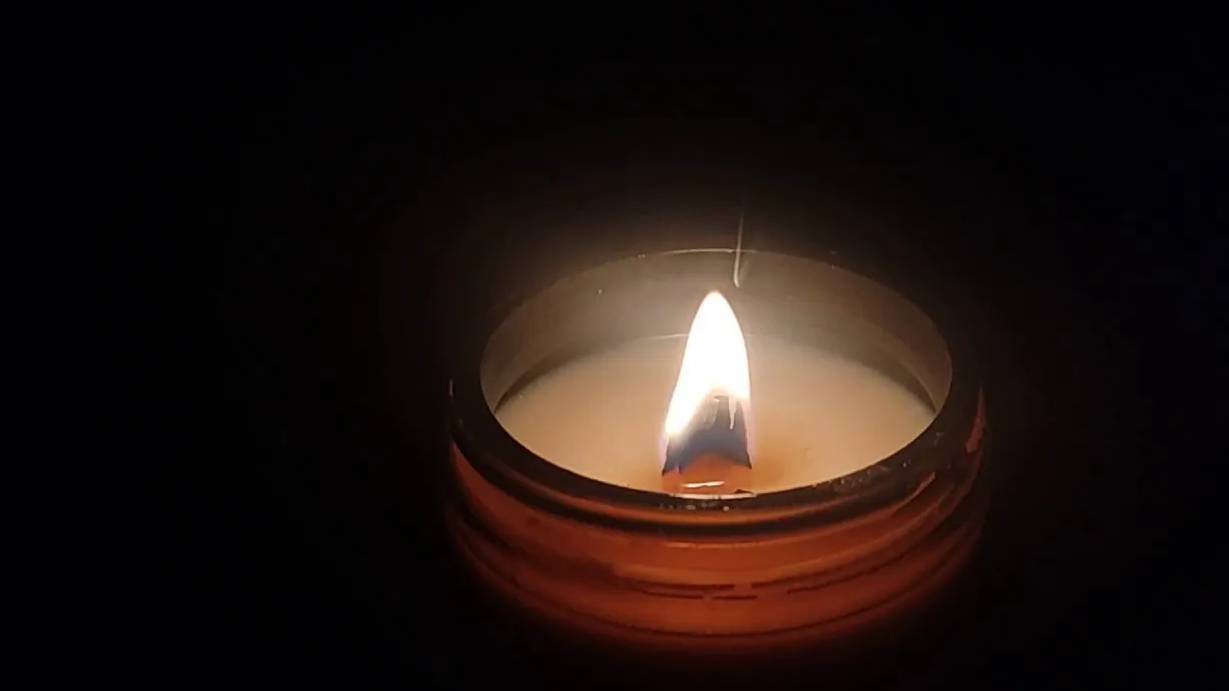 АСМР Треск свечи _ Звук горения деревянного фитиля