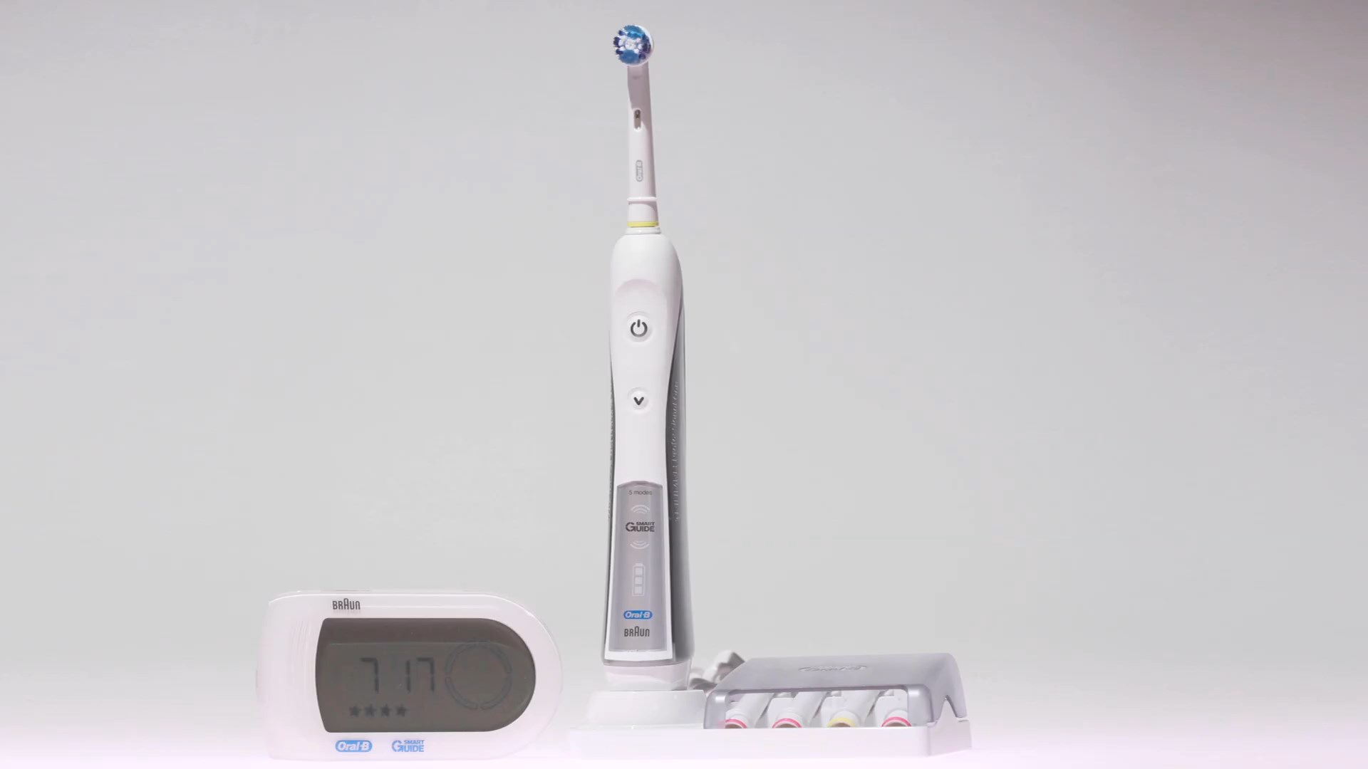 Электрическая зубная щетка Oral B Triumph 5000