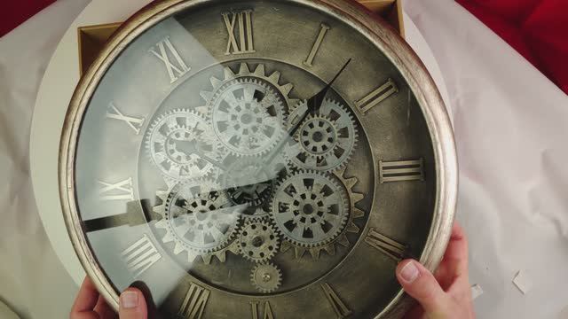 Часы с шестерёнками Miralight MC-256