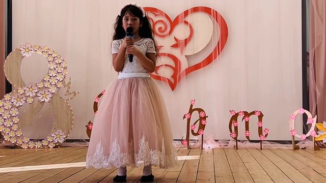 "Бабушке посвящается", Исполняет: Багрина Таня, 8 лет