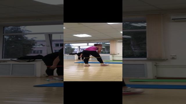 Круговая с фитнес резинкой 45-15-10!!   Кругов 5!