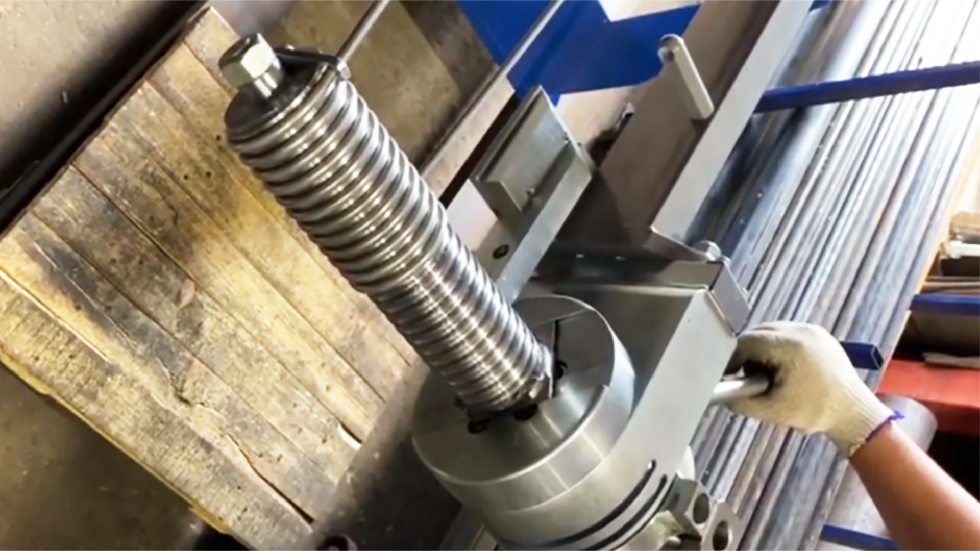 Экспериментальная гибка трубы в спираль Ручной трубогиб PARTNER Самогонный аппарат своими руками :)