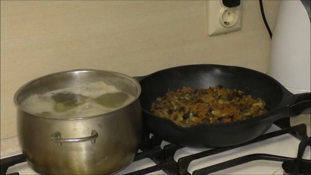 Как правильно варить грибной суп.mp4