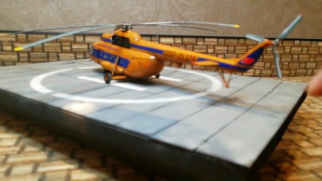 Ми-8Т.
Модель вертолёта в 72 масштабе.
