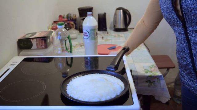 УДОБНО ЛИ жарить блины из бутылки ! ● проверяю ЛАЙФХАКИ