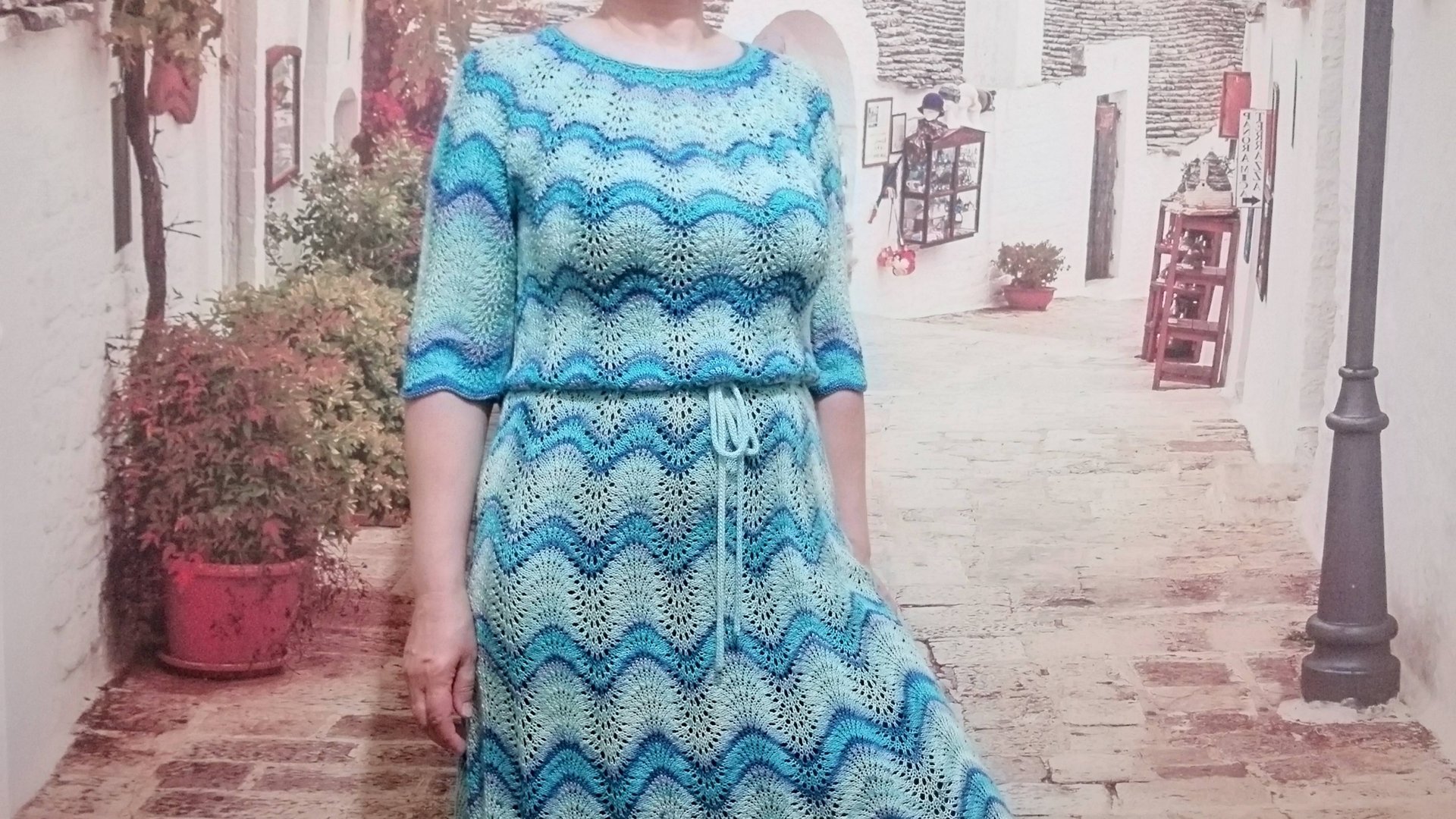 Готовая работа. Платье "Морская волна" из Ализе дива батик.