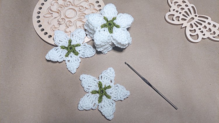 Маленький цветочек крючком, как связать ровный пятилистник