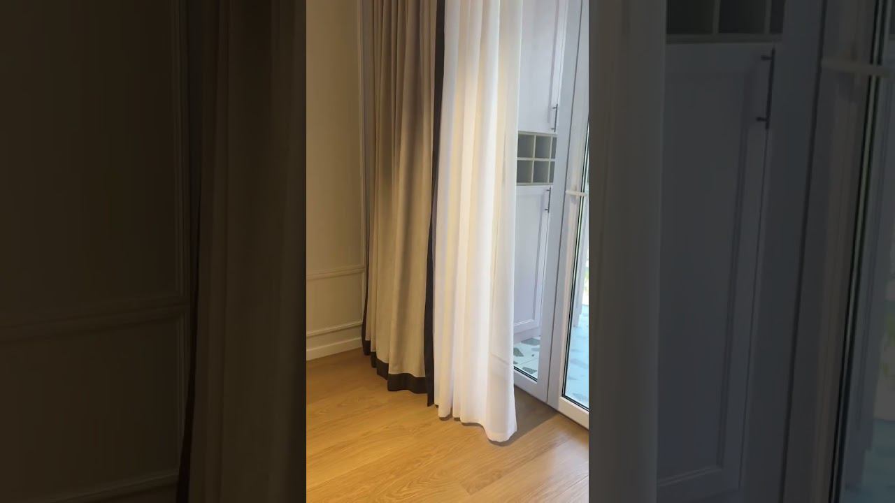 Портьеры с контрастным кантом и тюль в стильную гостиную #портьеры #шторывгостиную #портьерыназаказ
