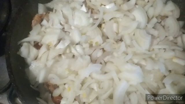 Жареный хек и много лука