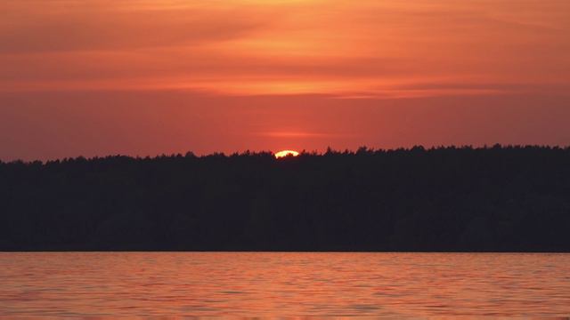 Яркий закат конца лета 2024