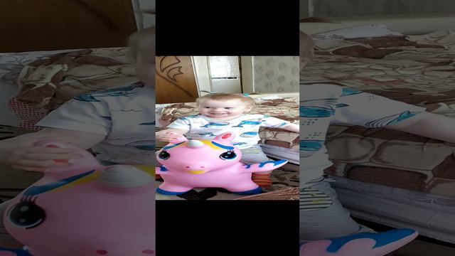 Катаемся на единорожке.