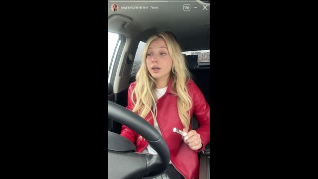 Бьюти блоггер отвлеклась на запись видео управляя машиной